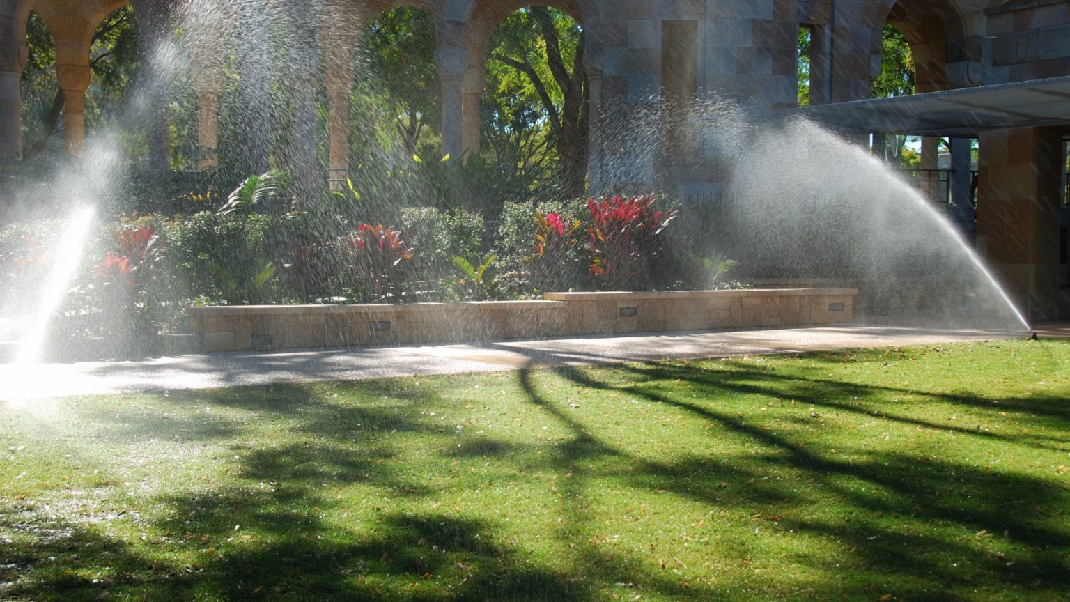 Como irrigar o seu jardim do jeito certo? - Blog sobre Casa, Decoração ...
